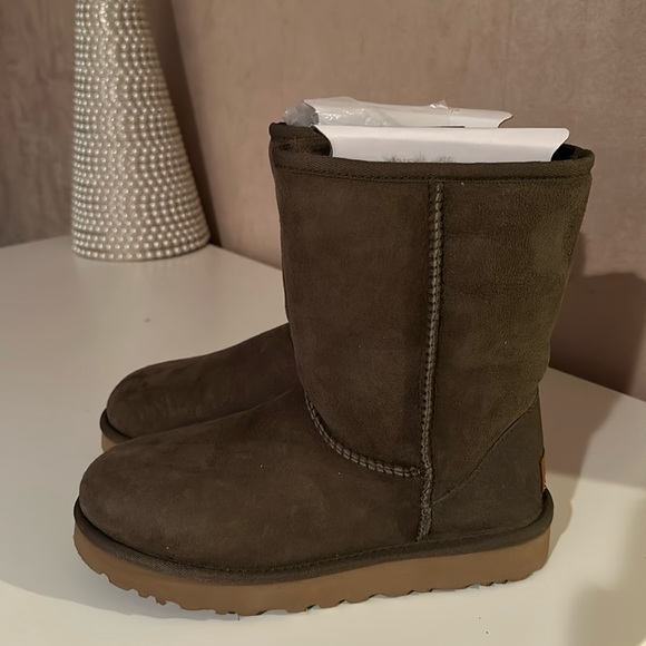 UGG | Shoes | Ugg Womens Classic Short Ii | Poshmark